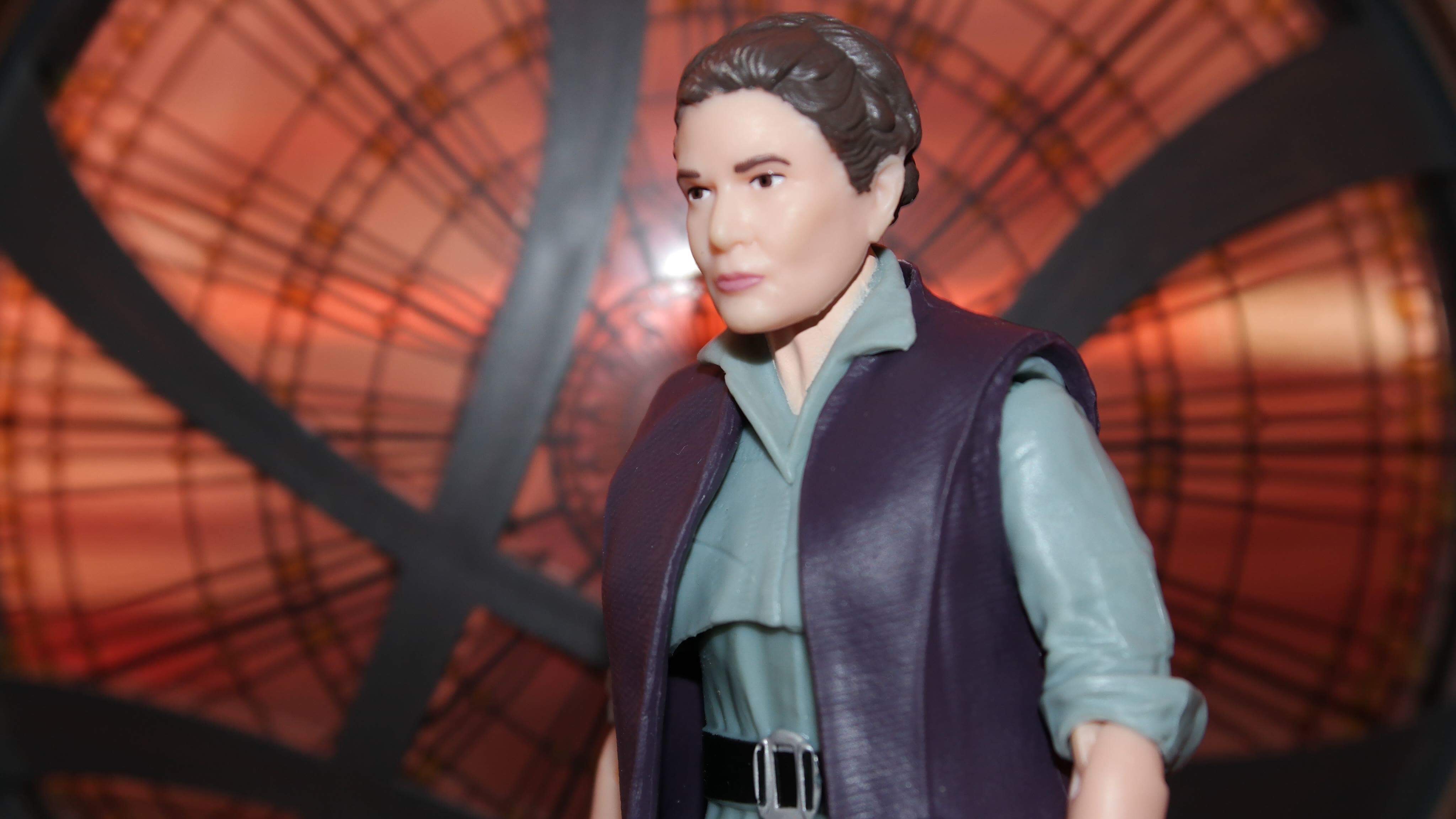 The Black Series Review | General Leia Organa (Resistance Outfit) The ...