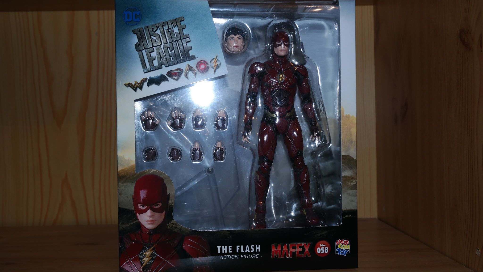 Justice League Review | The Flash MAFEX (Medicom) - Future of the Force