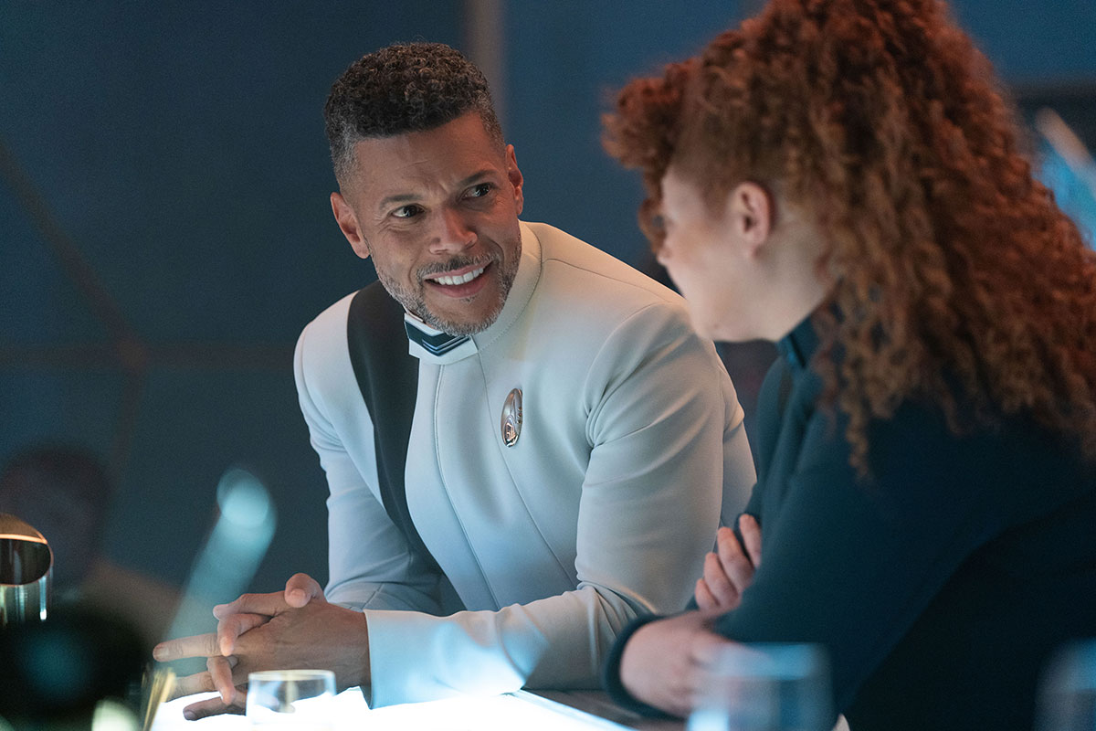 Commander Rayner Takes Command in New Star Trek: Discovery S5:E5 Stills ...