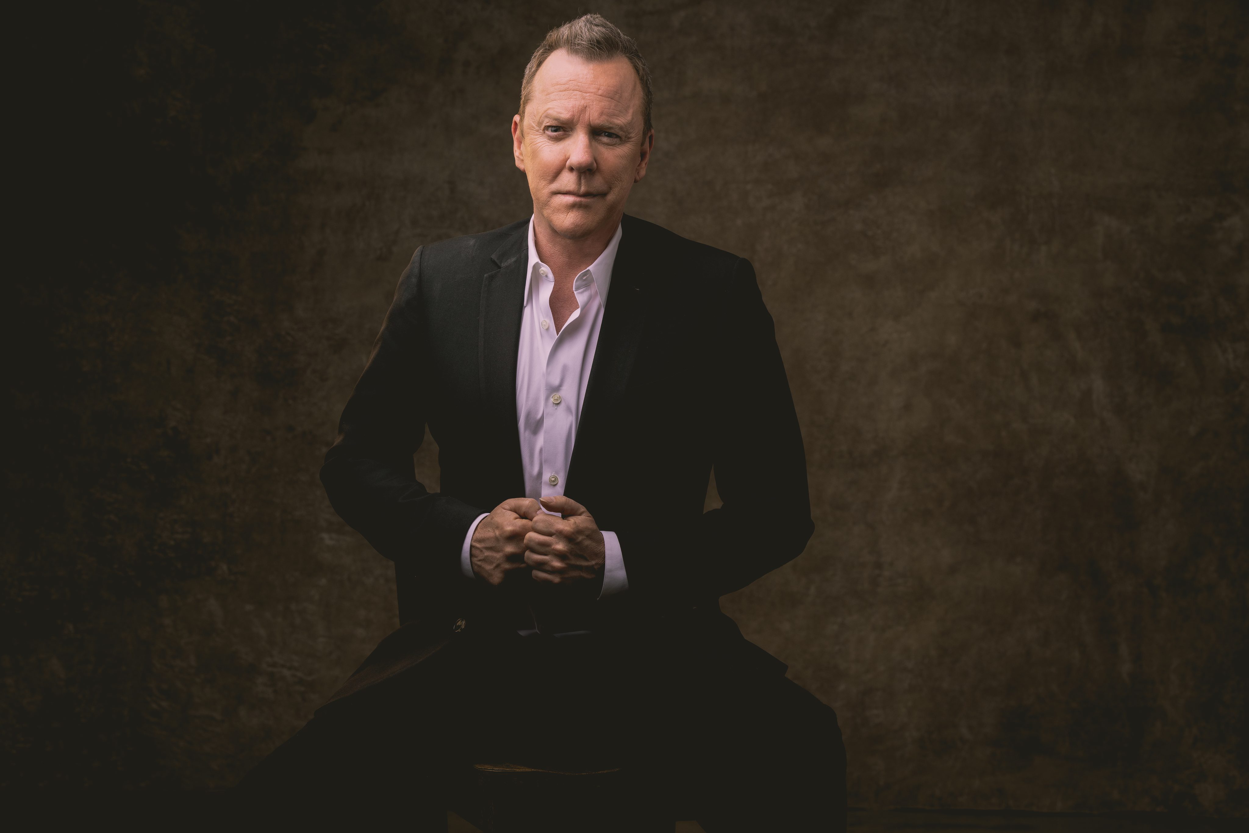 Kiefer Sutherland and Rebel Wilson Will Bring Festive Laughs In The Sky ...